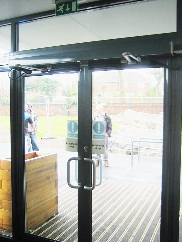 Entrance Aluminum Swing Doors Manual Or Automatic Sensor Open For Mall